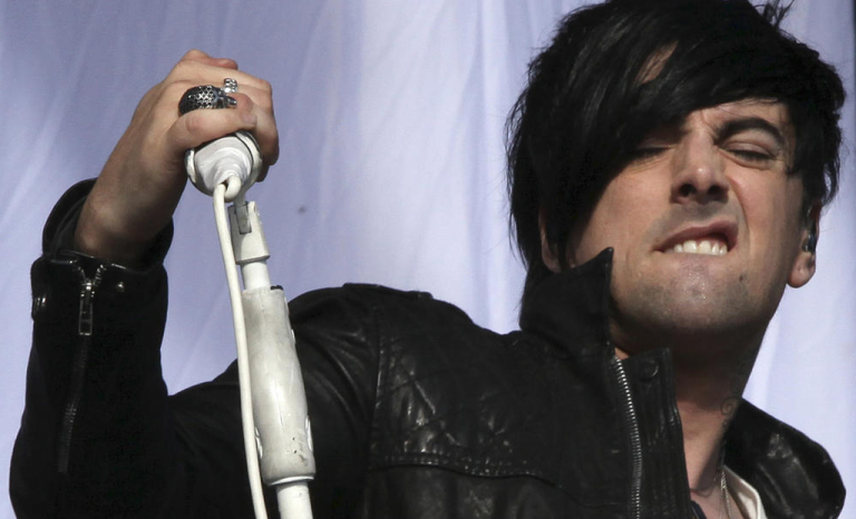 Former Lost Prophets frontman Ian Watkins fighting for his life after ...