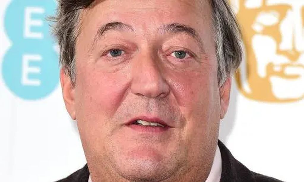 Stephen Fry is angry at the Royal Family for the type of fur their ...